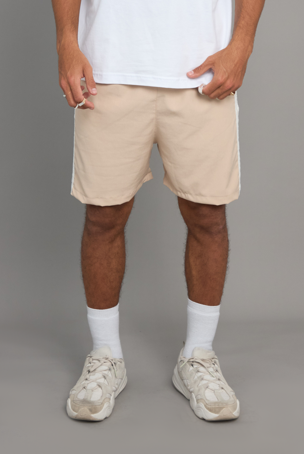 SHORT LINEAL BEIGE – MISTER POSH